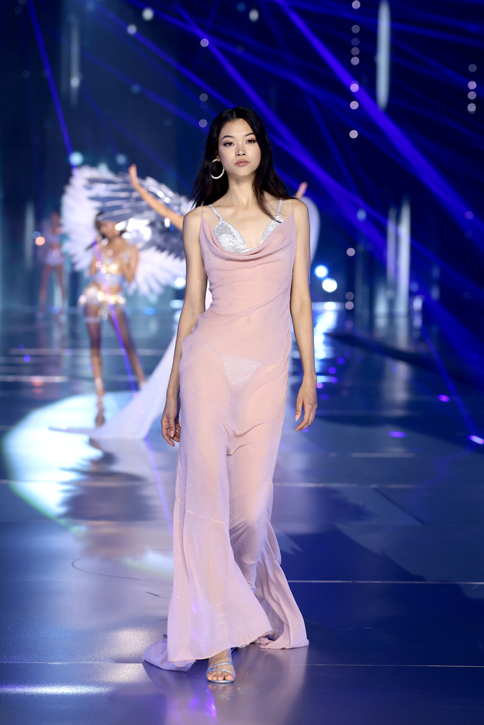 VICTORIA SECRET SS 2025 WOMEN | Foto Sfilata Amica